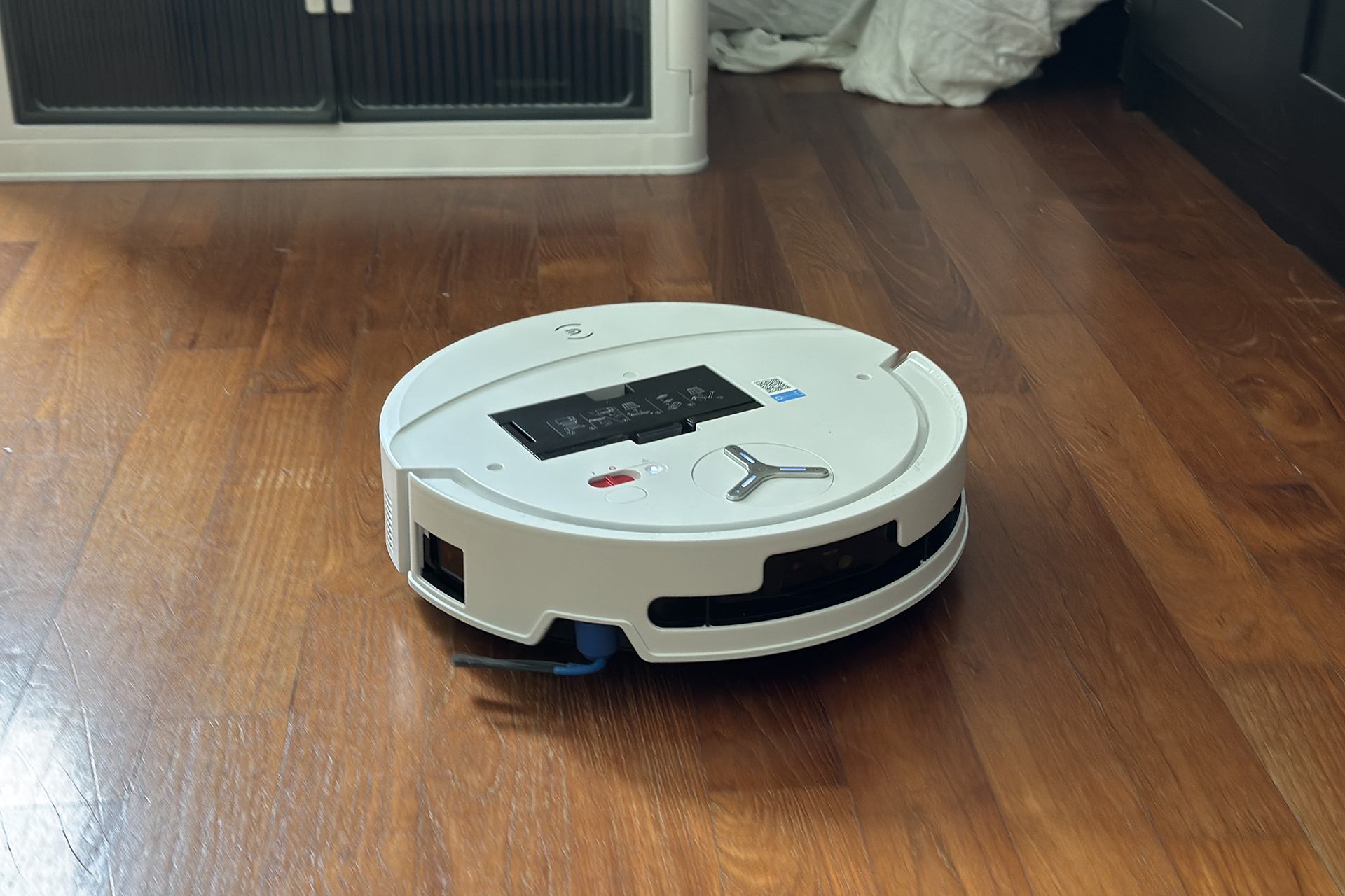 ECOVACS DEEBOT T90 PRO OMNI Review: Mid-Range Money, Flagship Features ...